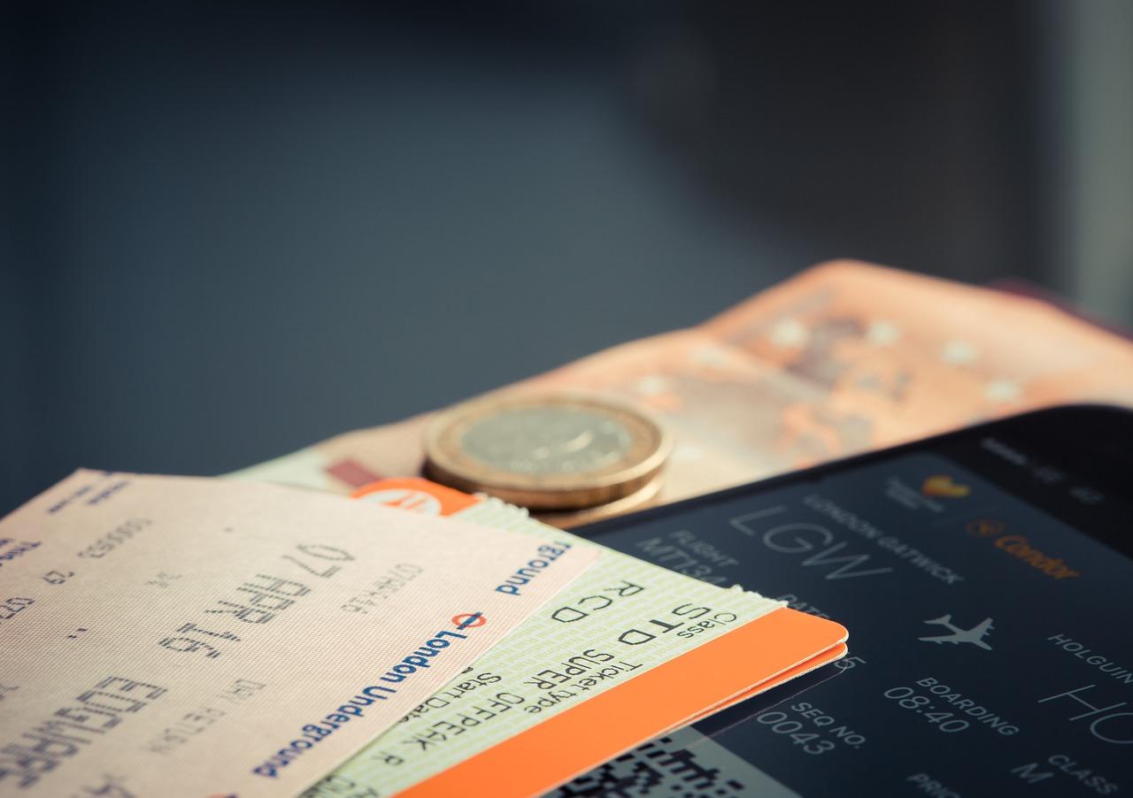 10 Flight Booking Mistakes That Cost You Hundreds