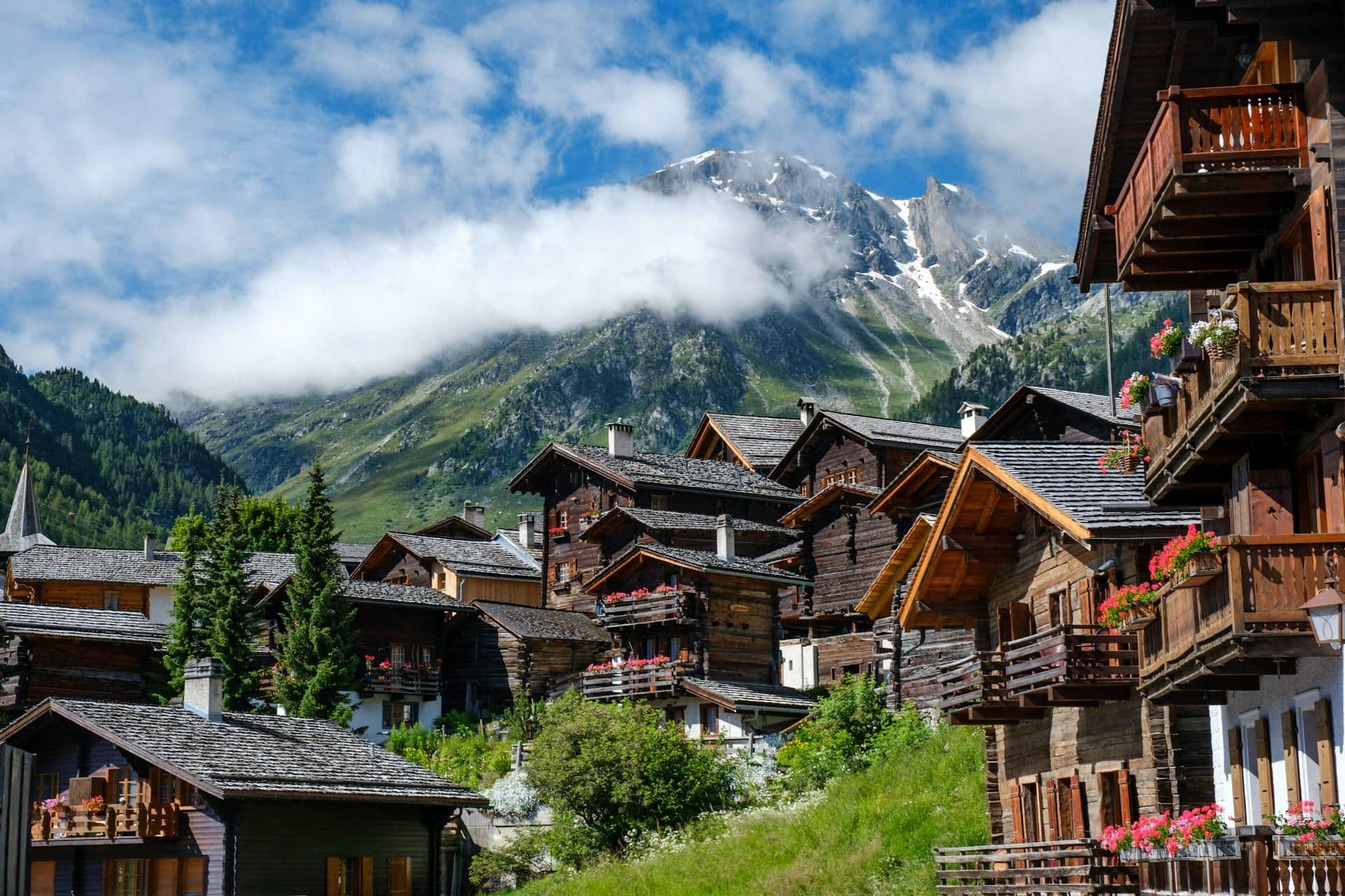 13 Countries Where Tipping Is Considered Rude