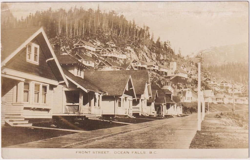 12 Canadian Ghost Towns with Eerie Stories