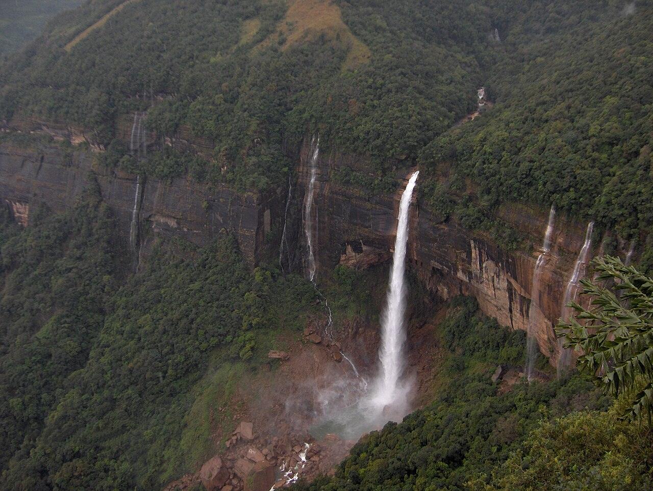 15 Hidden Waterfalls Around the World That Will Take Your Breath Away