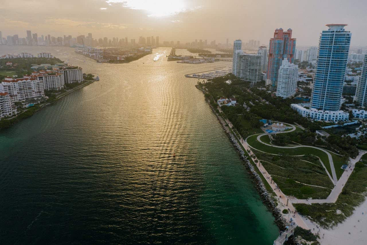 15 Differences Between Living in Florida and California