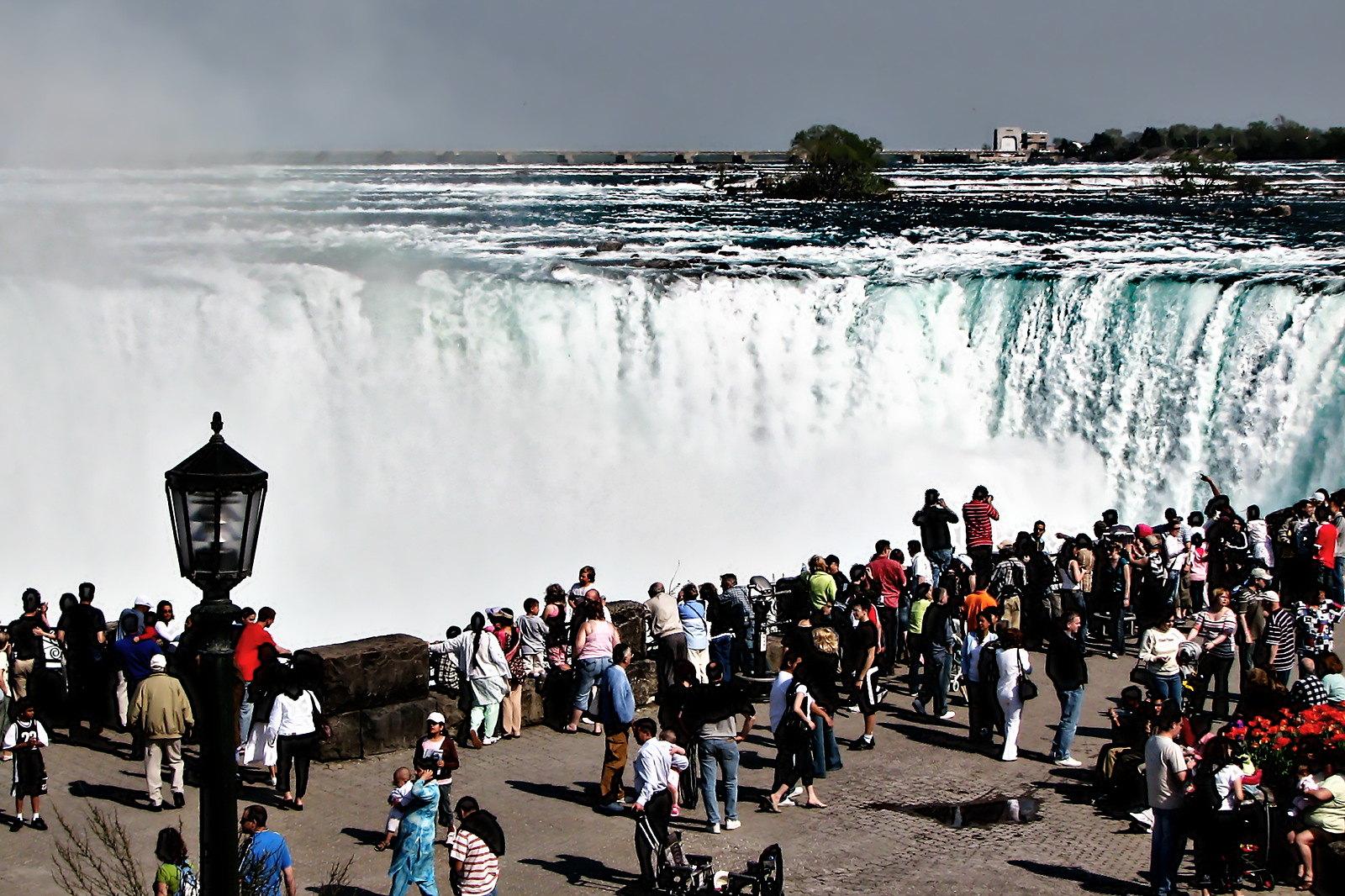 Why Niagara Falls feels like a water park (with worse food and higher ...