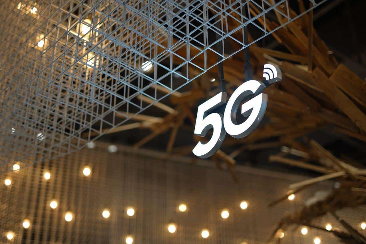 Your phone says 5G. Your download speed says 2015. Welcome to Canadian ...